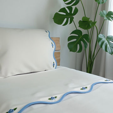 Scalloped Edge Floral Bed Sheet Set – Embroidered Roses, 600TC Cotton ...